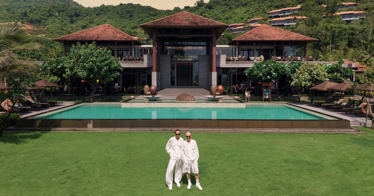 VUNGOC&SON mang "Mùa hè đẹp nhất" đến vịnh Lăng Cô - YAN